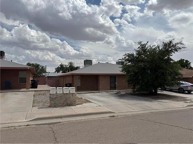 2170 Hickory Dr, Alamogordo, NM 88310