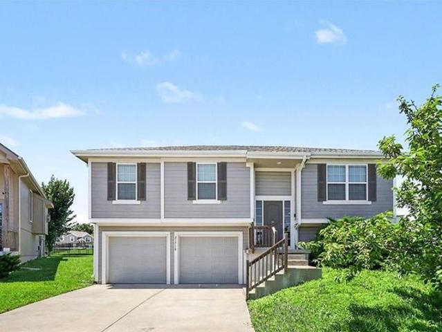 21710 North Rdg, Peculiar, MO 64078