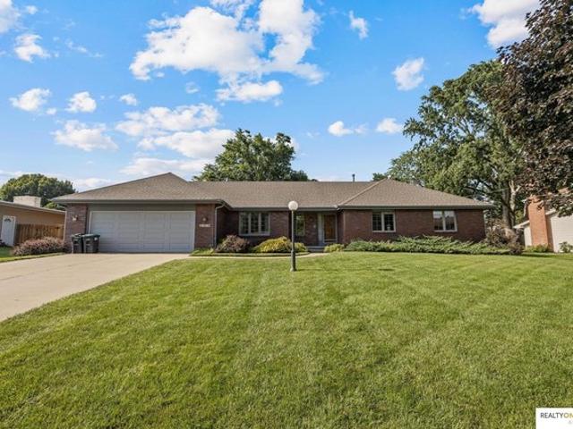21716 Greenlawn Rd, Omaha, NE 68022