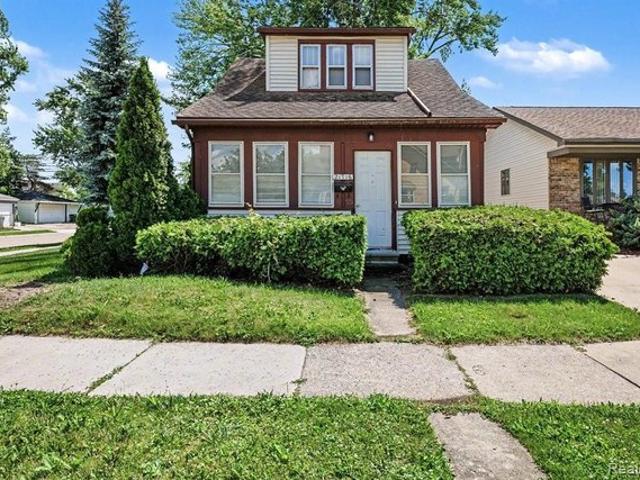 21716 Lakeview St, Saint Clair Shores, MI 48080