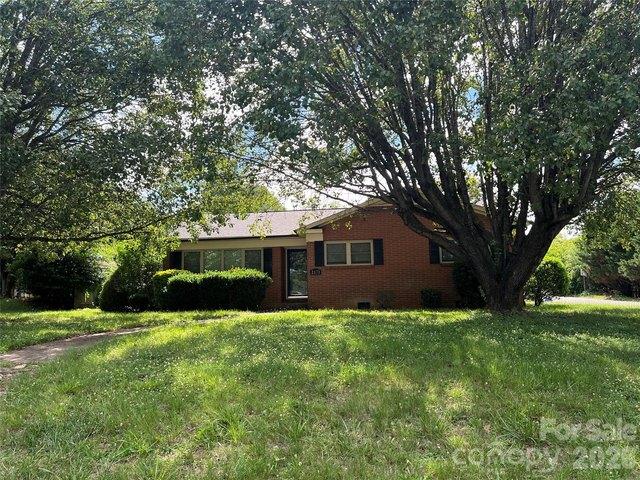 2171 6th St NE, Hickory, NC 28601