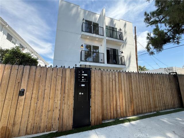 21721 Hart St, Canoga Park, CA 91303 | MLS #SR26073