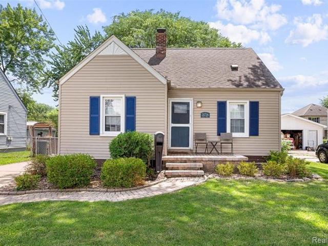 21726 Alger St, Saint Clair Shores, MI 48080
