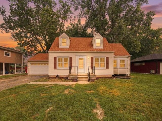 21726 / Mile Rd, Southfield, MI 48075