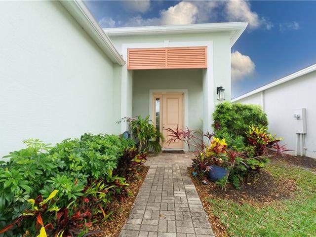 2172 Falls Mnr, Vero Beach, FL 32967