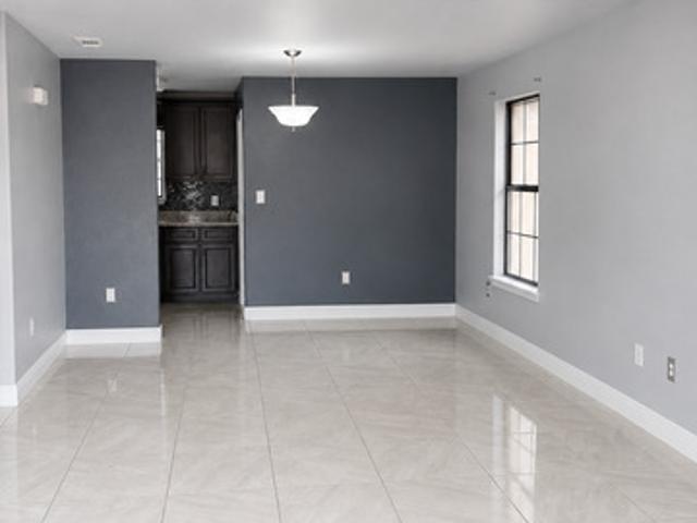 2172 La Jolla St