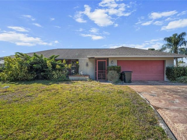 2172 Lochmoor Cir, North Fort Myers, FL