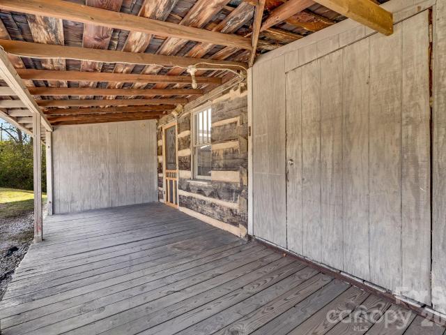 2172 Smokey Park Highway
