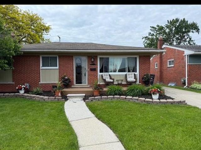 21736 Timberidge St, Saint Clair Shores, MI 48082