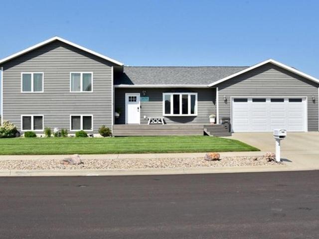2173 Brookstone Loop, Pierre, SD 57501