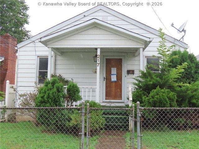 217 17th St, Dunbar, WV 25064