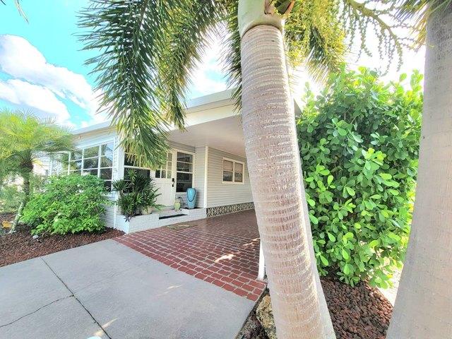 217 Cavallier Ct, North Fort Myers, FL 33917