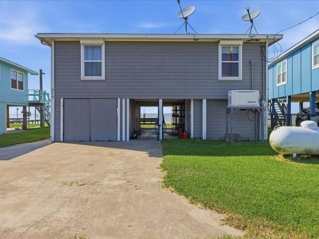 217 Captains Rd, Anahuac, TX 77514