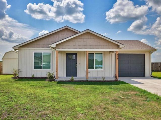 217 Clay Ave, Carbondale, KS 66414