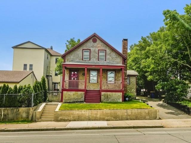 217 Brayton Ave, Fall River, MA 02721