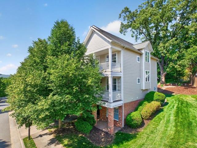 217 Brookwood Dr, Charlottesville, VA 22902
