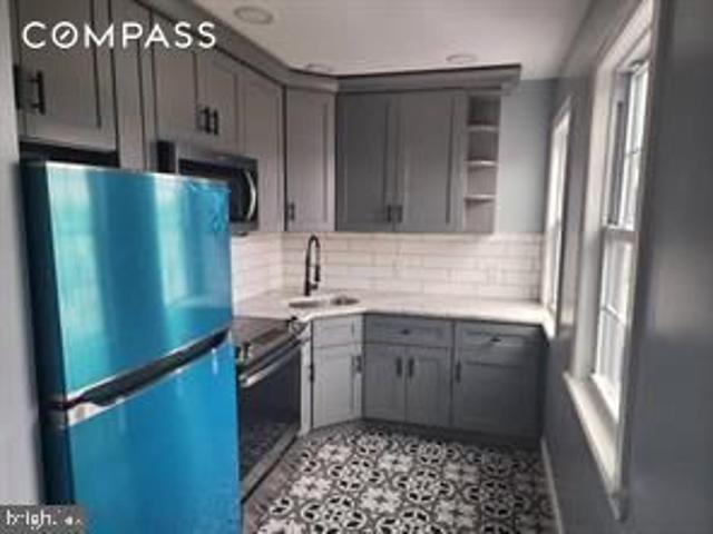 217 Green Ln 2, Philadelphia, PA