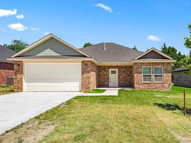 217 E Abbott Ln, Mustang, OK 73064