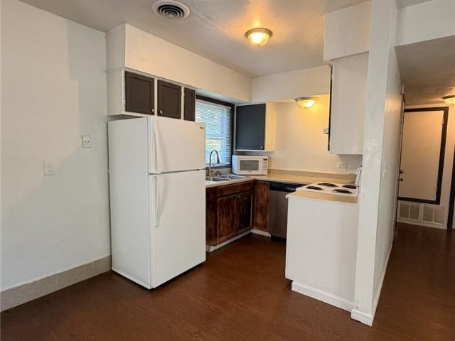 217 E Adobe Street