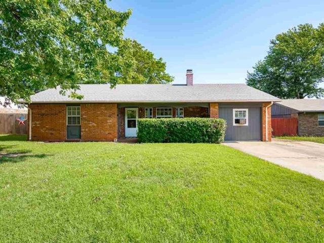 217 E Maple Ave, Perry, OK 73077