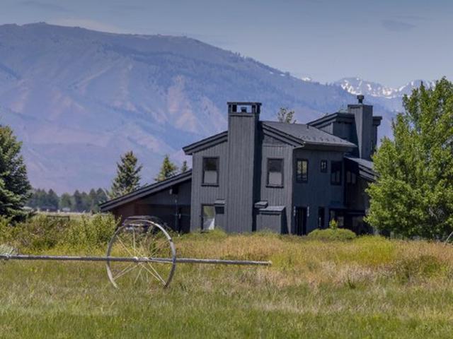 217 Kingsbury Ln, Bellevue, ID 83313