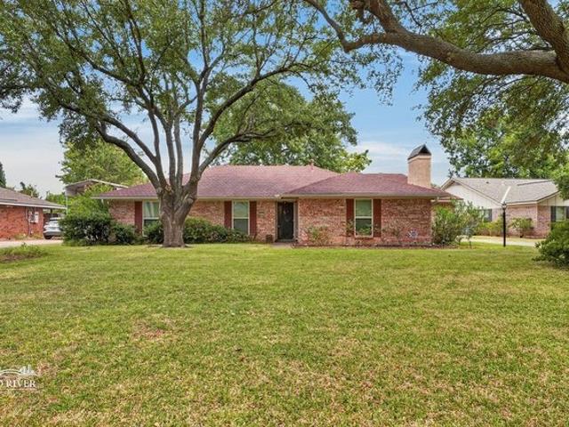 217 Lancashire Dr, Bossier City, LA 71111