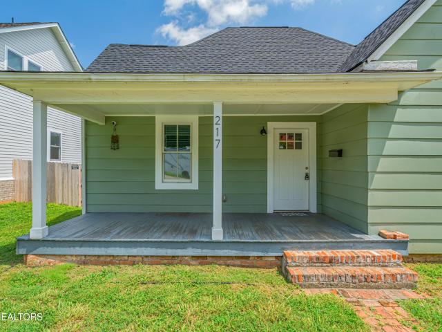 217 Leonard Place
