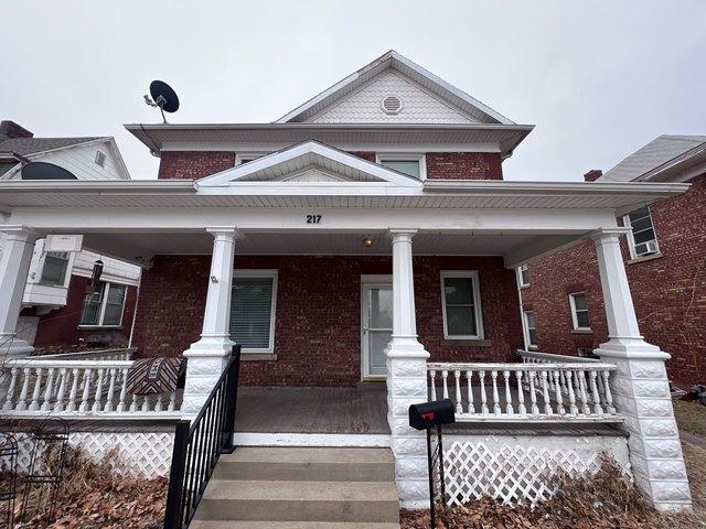 217 N 9th St, Atchison, KS 66002