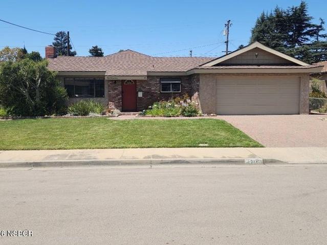 217 N Palisade Dr, Santa Maria, CA 93454