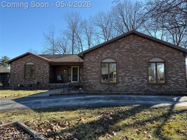 217 Nawakwa Rd, Rochester Hills, MI 48307