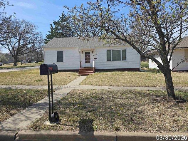 217 S E St, Herington, KS 67449