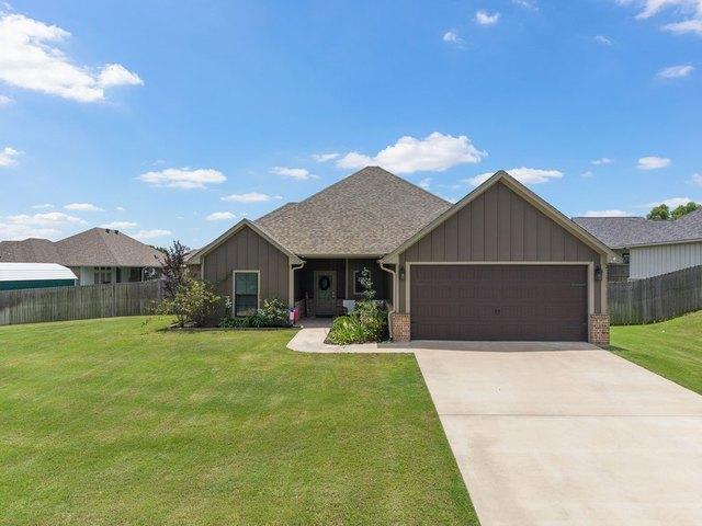 217 Smith Cir, Lindale, TX 75771