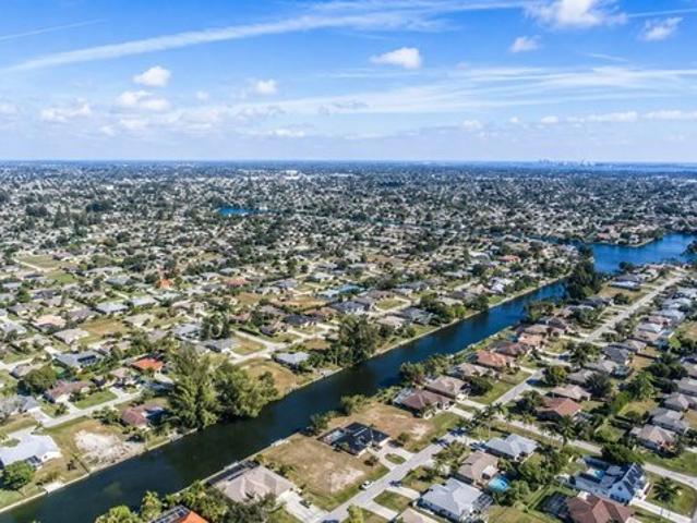 217 SE 21st St, Cape Coral, FL 33990