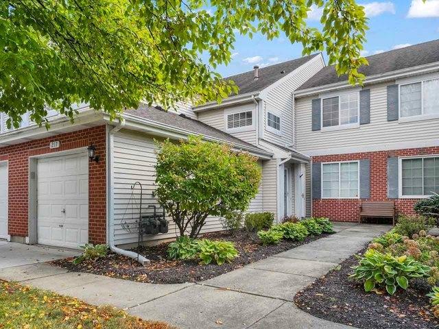 217 Sierra Pass Dr, Schaumburg, IL 60194