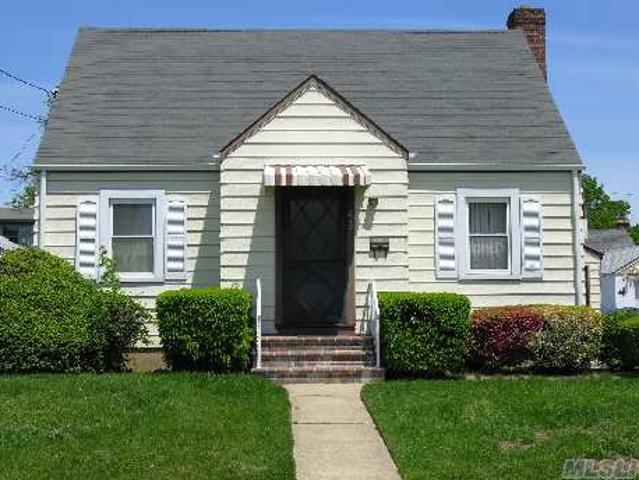 217 Stephen St, Bellmore, NY 11710