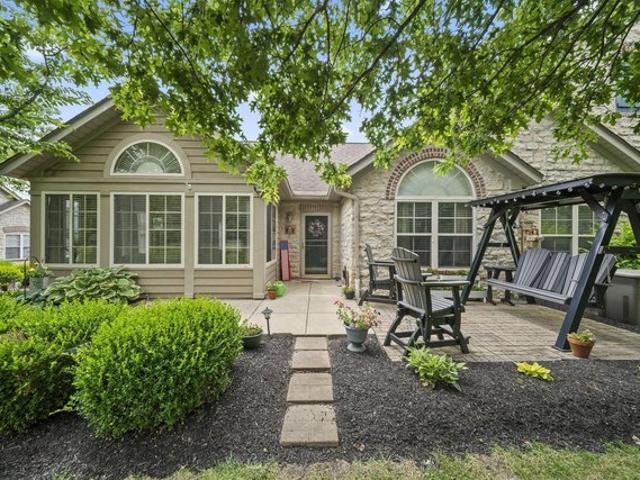 217 Stonegate Loop, Pataskala, OH 43062