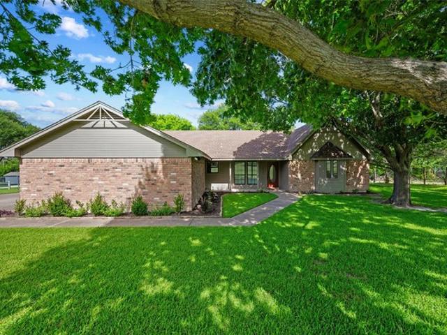 217 Paint Pony Trl N, Fort Worth, TX 76108