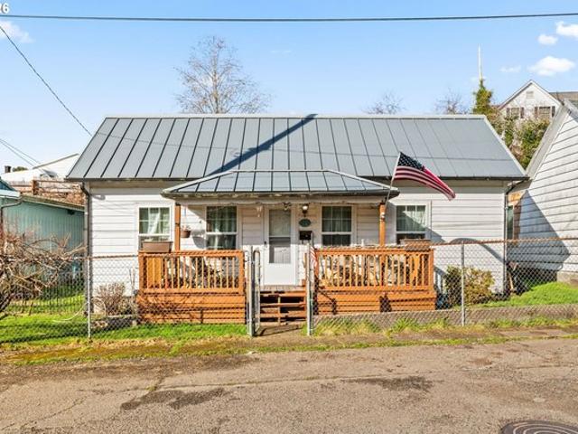 217 Pitt St, Gardiner, OR 97441