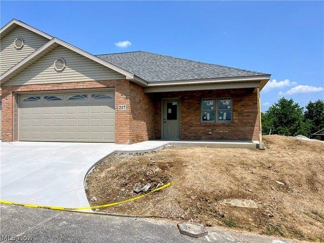 217 Pinehurst Dr, Dover, OH 44622