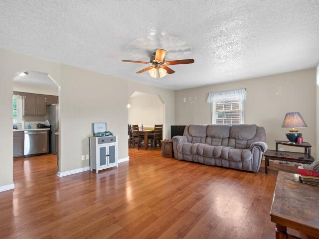 217 Rosewood Ln