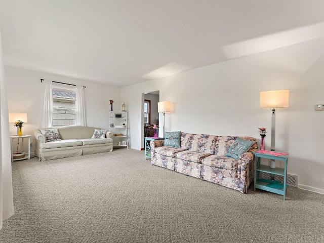 217 W 40th Place