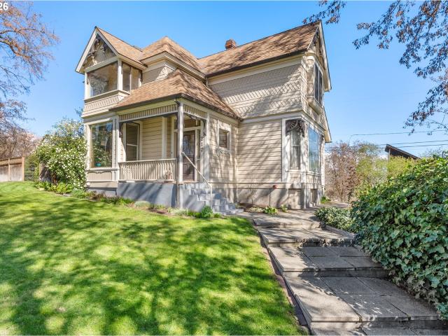 217 W 8TH ST