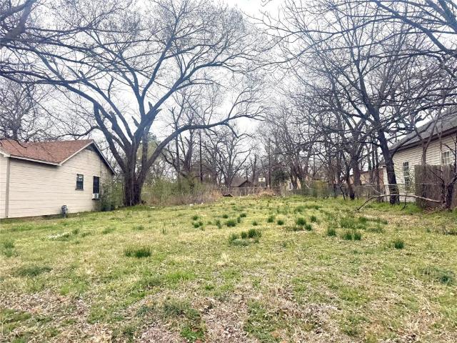 217 W Acheson St, Denison, TX 75020 | MLS #21193 | Compass