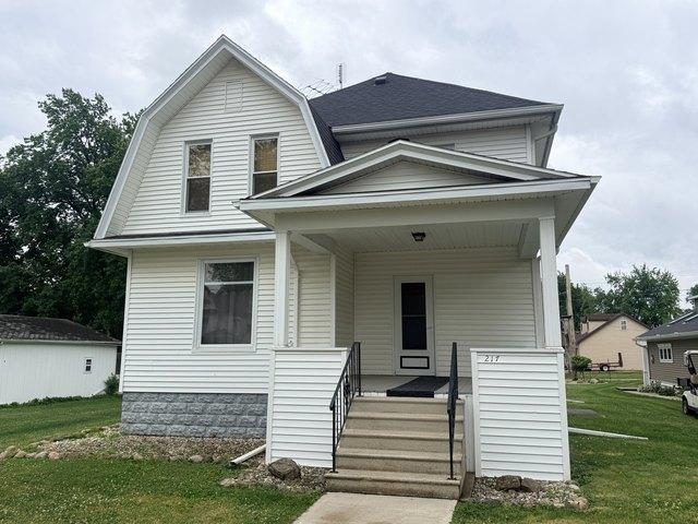217 W Chestnut St, Compton, IL 61318