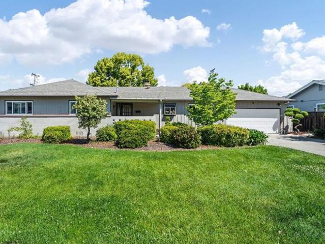 217 W Robinhood Dr, Stockton, CA 95207
