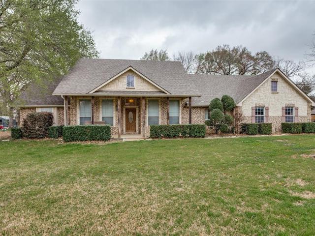 217 Woodbine Dr, Burleson, TX 76028 | MLS #21202