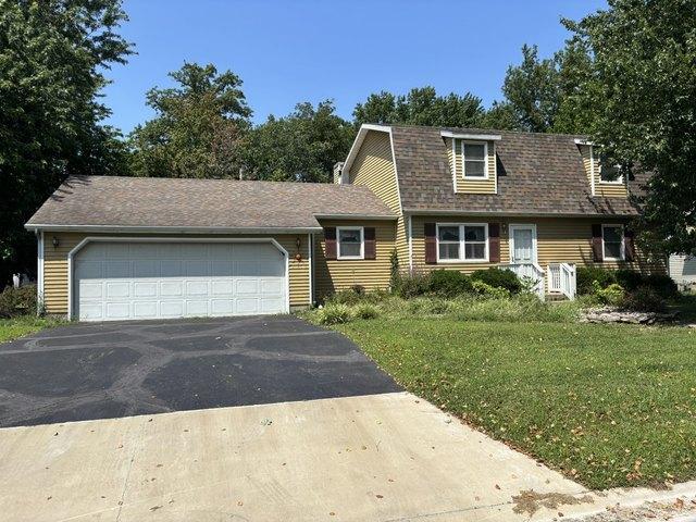 217 Woodland Dr, Salem, IL 62881