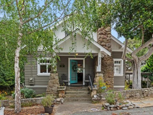 217 Walnut St, Pacific Grove, CA 93950