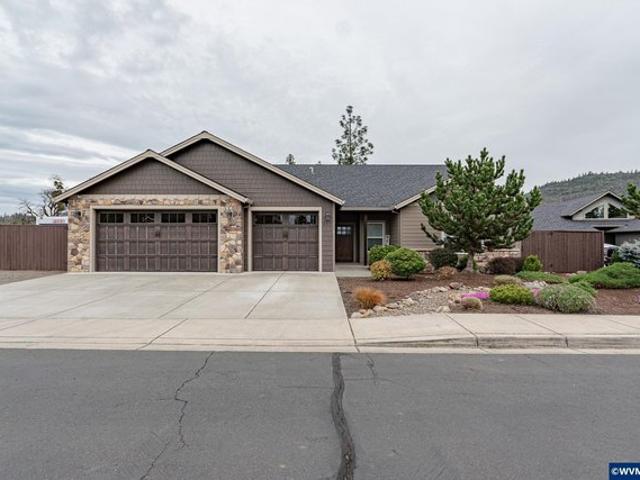 217 White Oak Way, Shady Cove, OR 97539