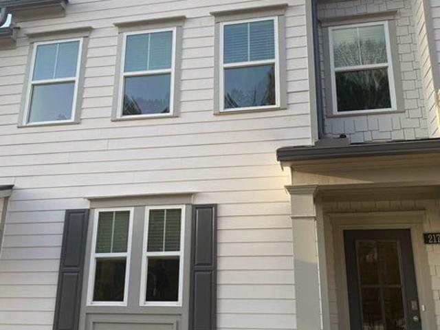 217 Vista Lane 3/3.5 2385 sqft